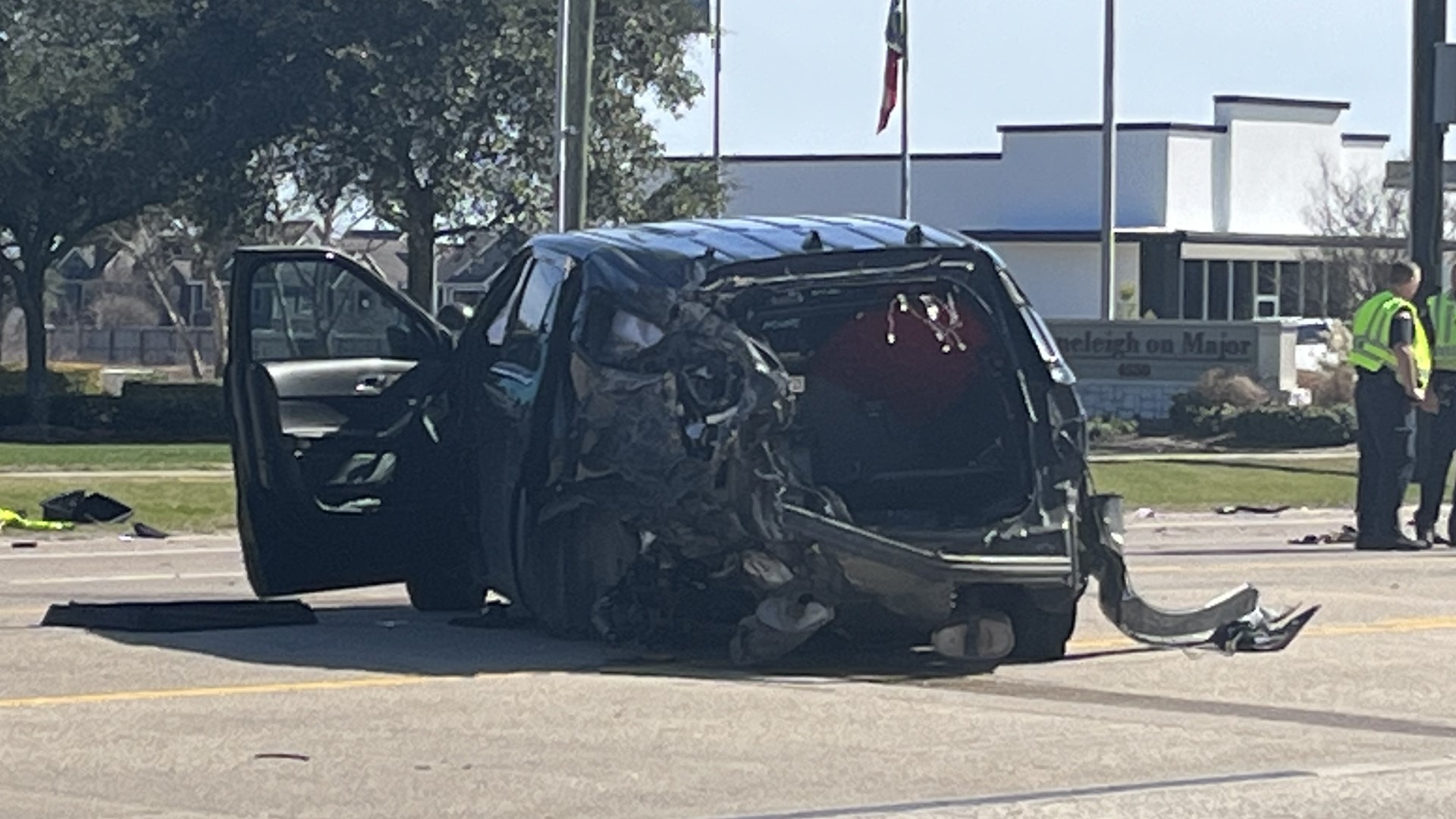 Beaumont Police unit involved in major wreck along Major Dr | 12newsnow.com