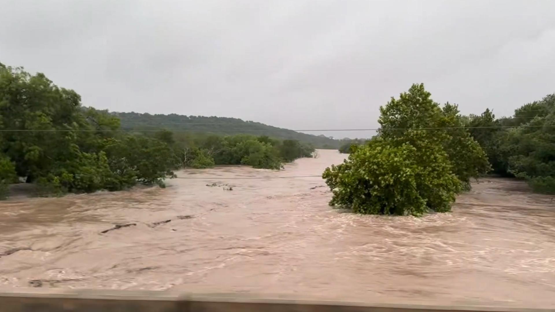 Intense floodwaters rush through San Gabriel River in Georgetown, Texas ...