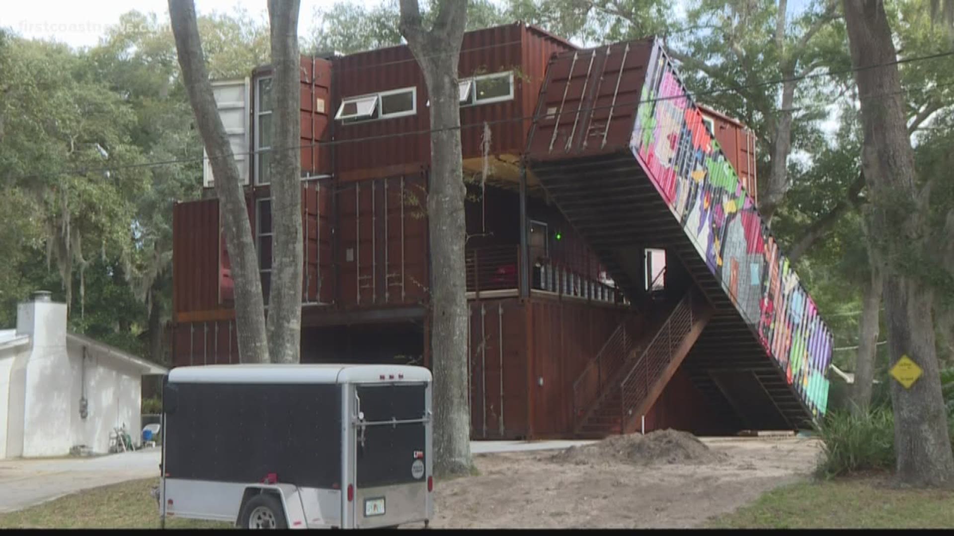 Florida man builds home from shipping containers | 12newsnow.com